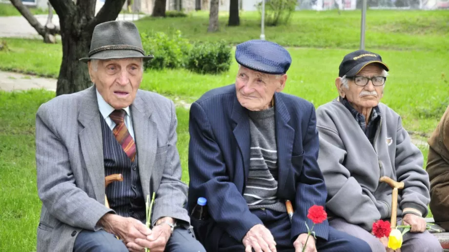 Близо 900 000 пенсионери стават по богати след преизчислението на пенсиите