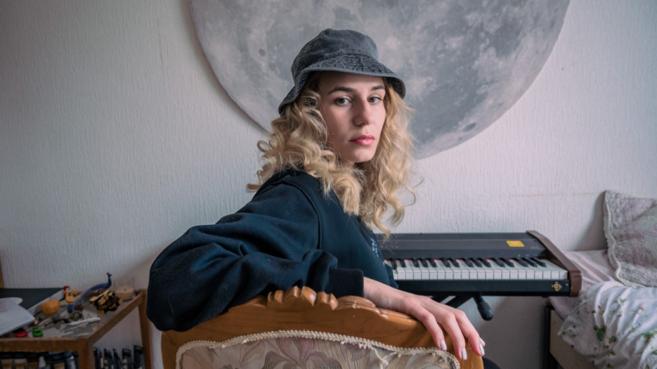 Мила Роберт представя 33 нови песни в 33 различни жанра