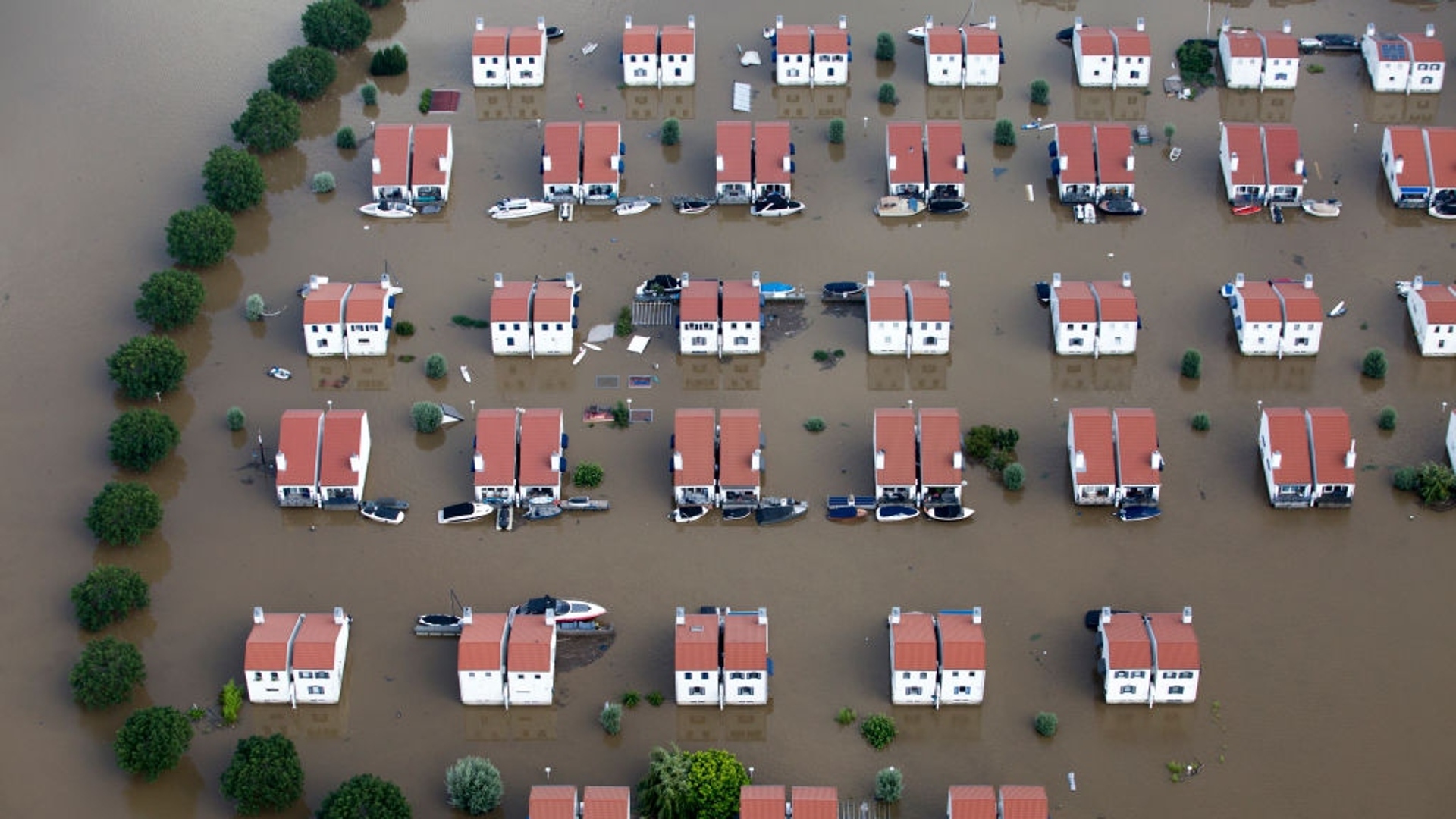 Наводнения свлачища и проливни дъждове убиха 23 души в Папуа Нова Гвинея