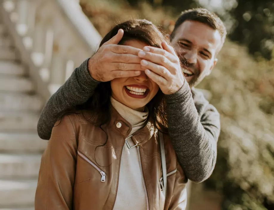 Любовният триъгълник на 2023 г 3 зодиакални знака за които да внимавате