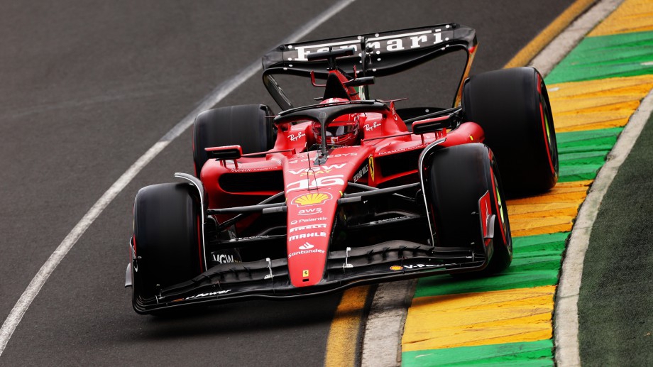 Шарл Льоклер над всички на решетката във втората тренировка на ...