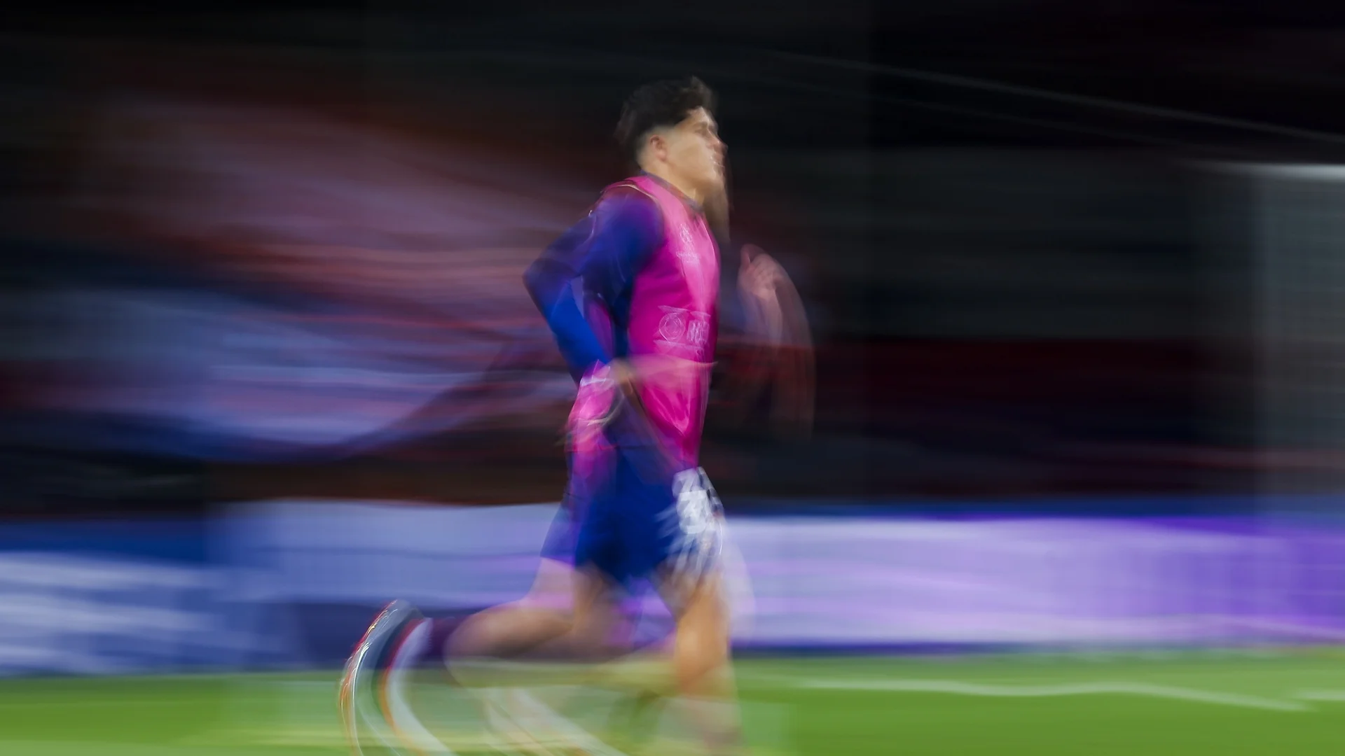 Интервю с Пау Кубарси от Барселона - младокът е спокоен, здраво стъпил ...