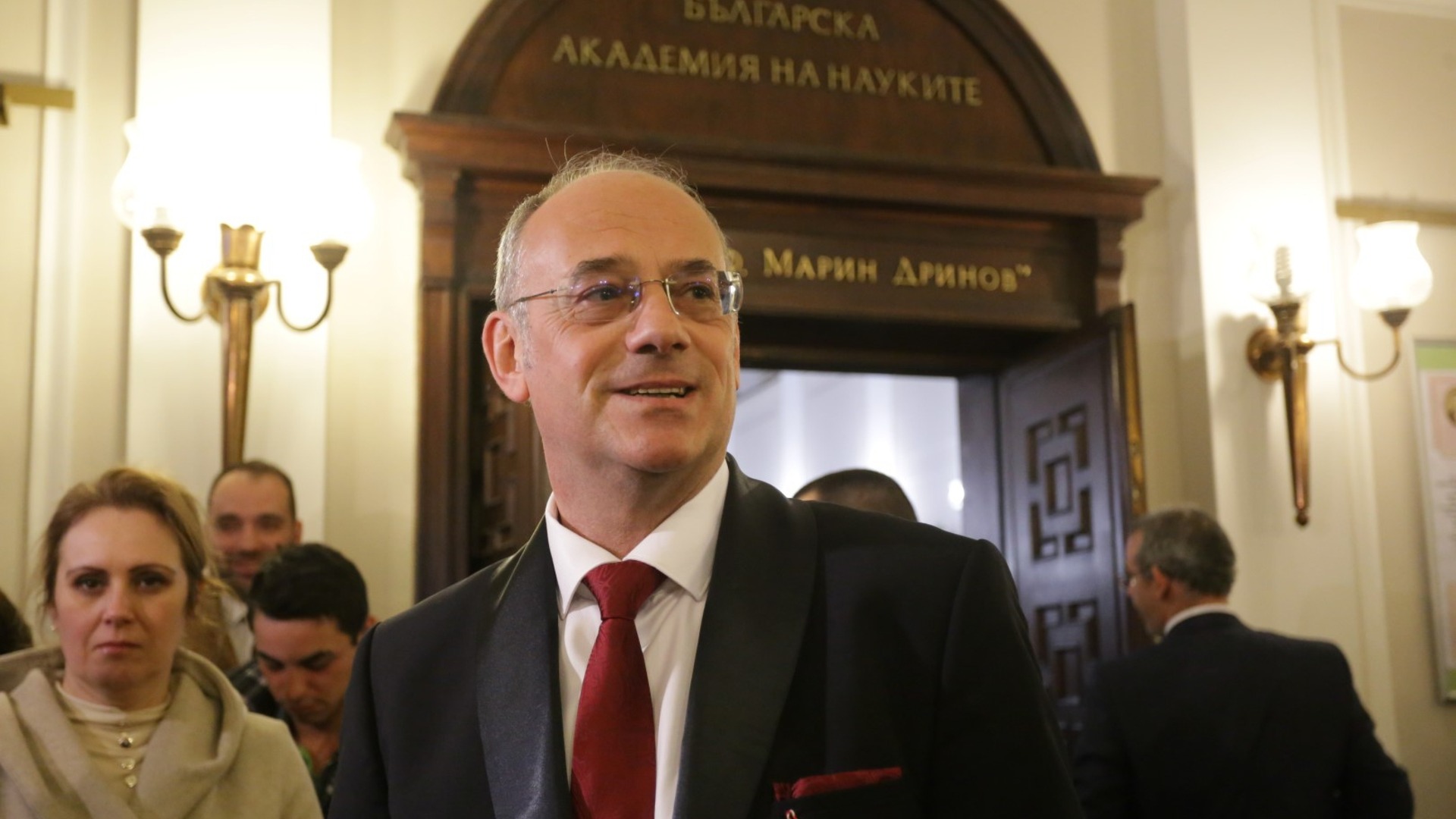 Проф. Атанас Семов: Държавата няма политика за образованието | Actualno.com