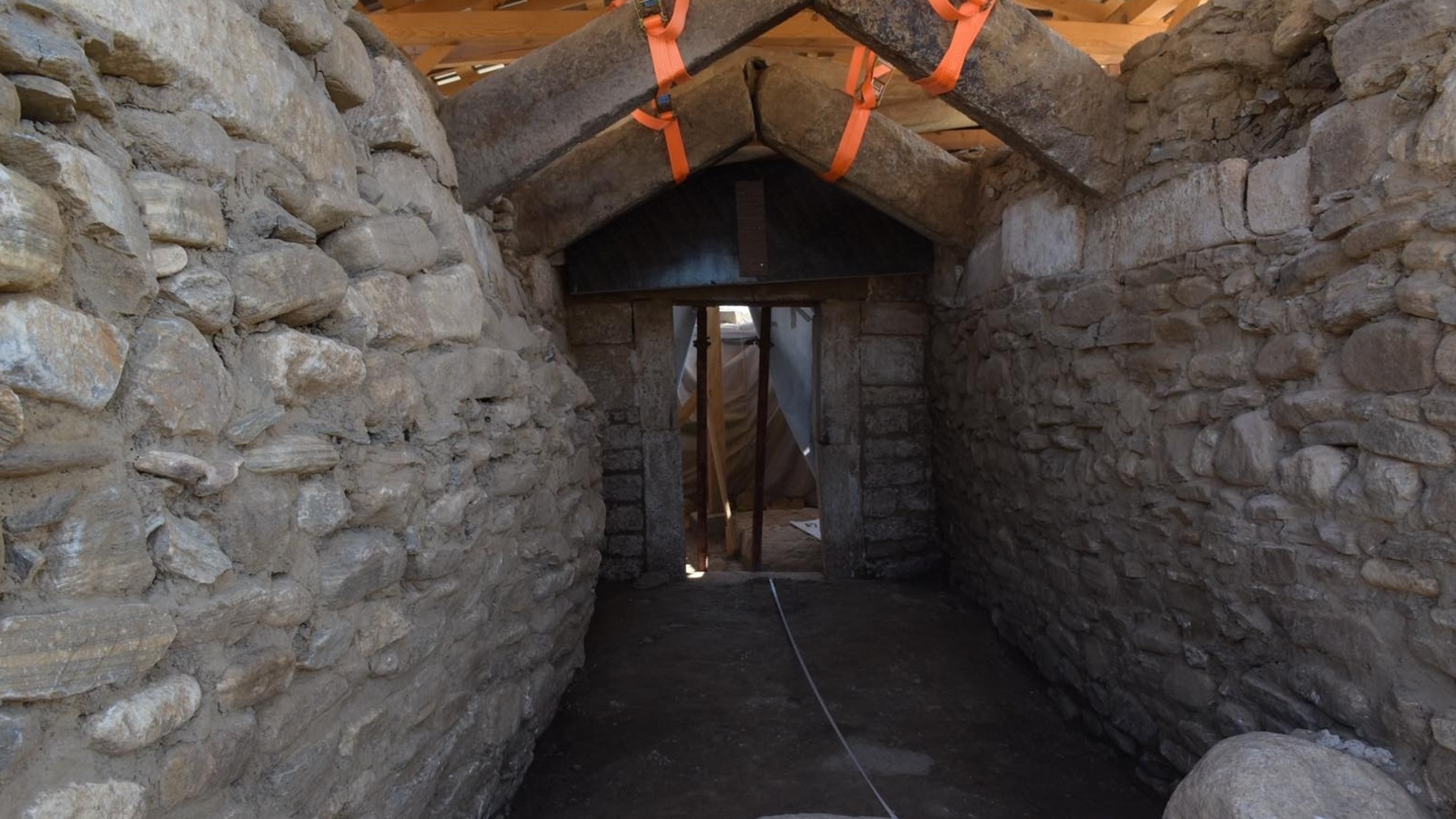 Уникален тракийски храм откриха при разкопки в Пловдив (СНИМКИ ...