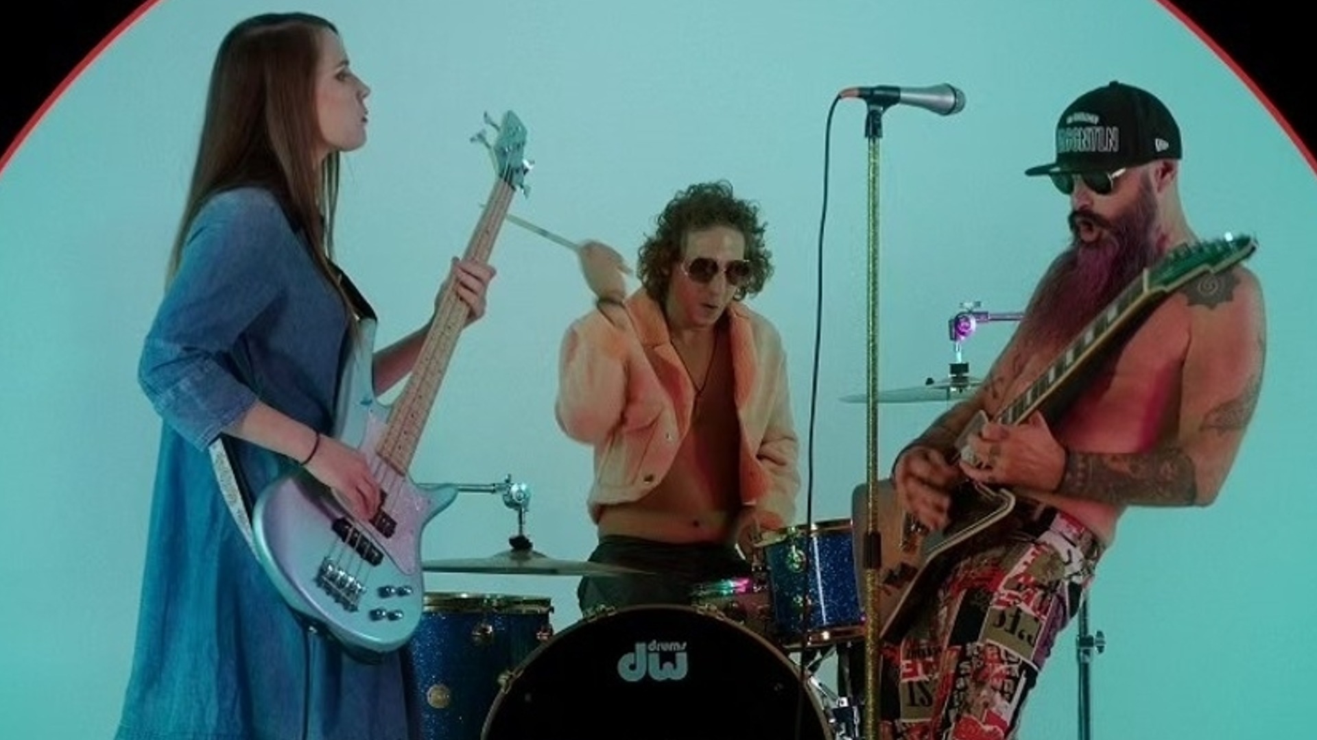 GREESH излизат лице в лице с доверието и предателството с новото парче ...