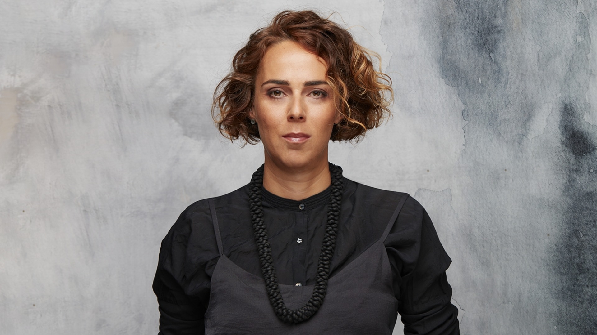 20 бързи въпроса към... художничката Мила Лозанова | Actualno.com