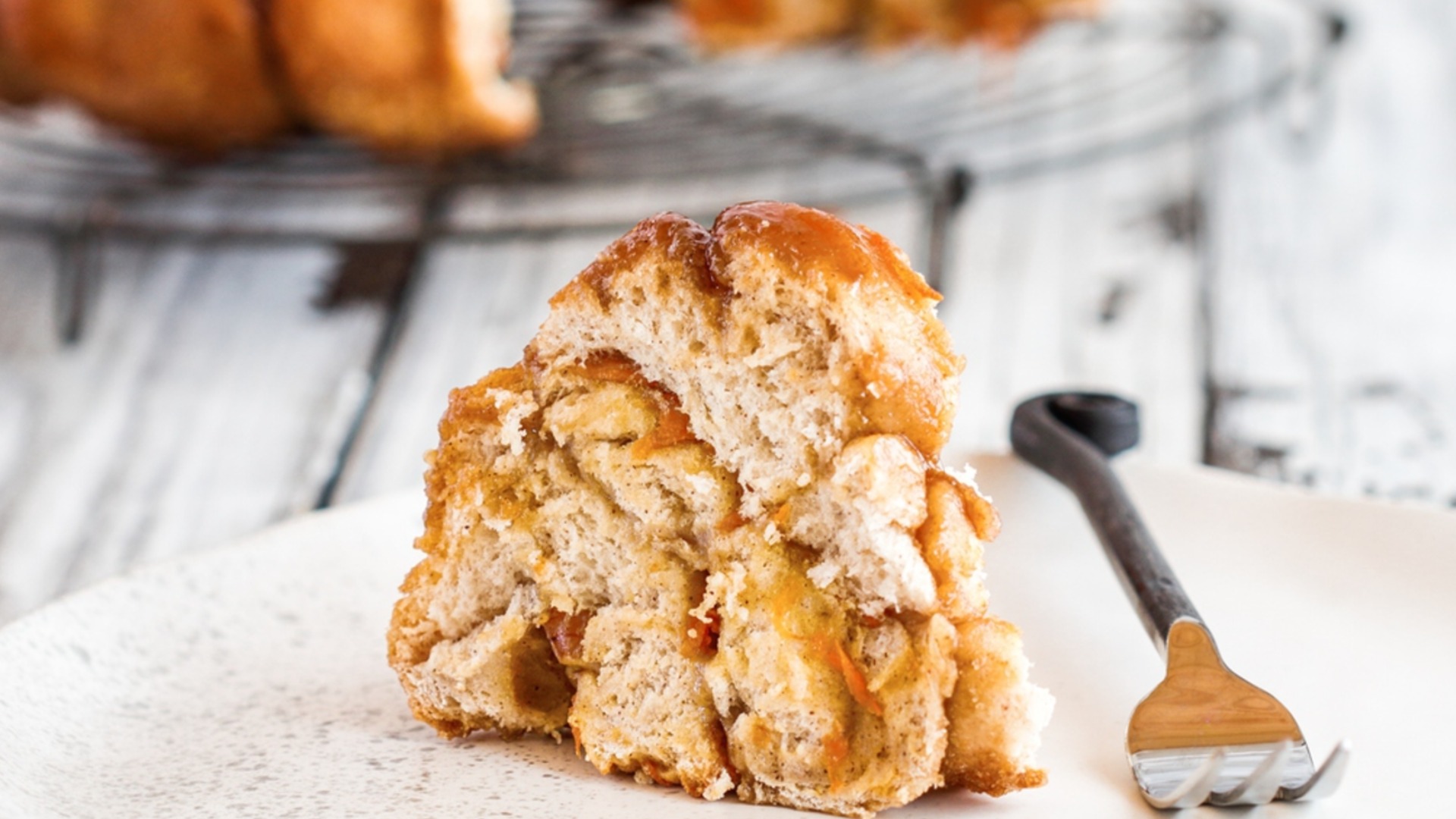 Сладка баница от стар козунак. Подготовката ѝ отнема 10 минути ...