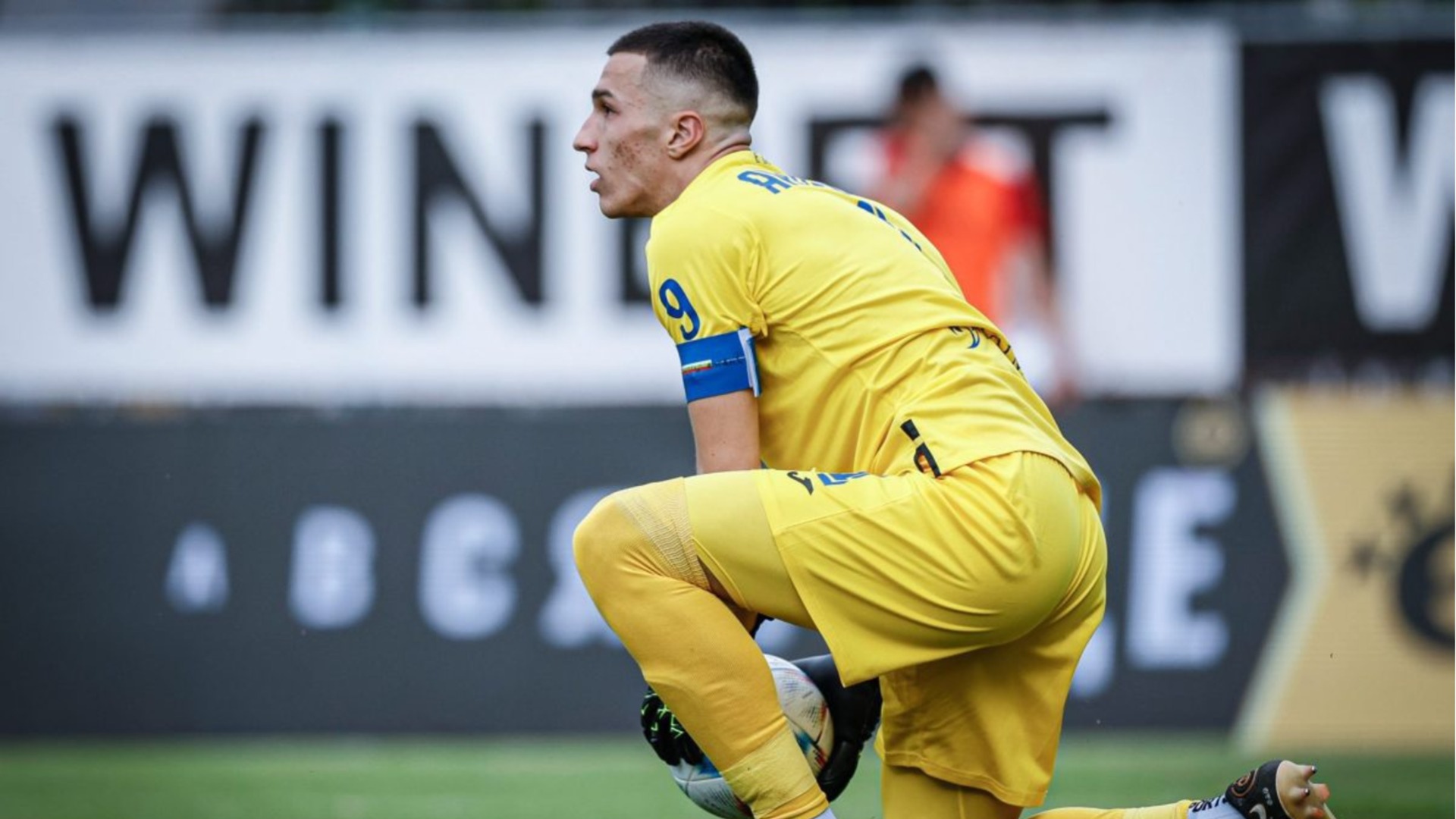 Пламен Андреев отказа полуфиналист в Лига Европа в дебюта си на ...